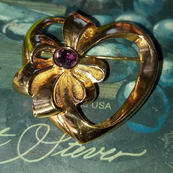 Avon | Jewelry | Vintage Avon Birthstone Heart Pinbrooch | Poshmark